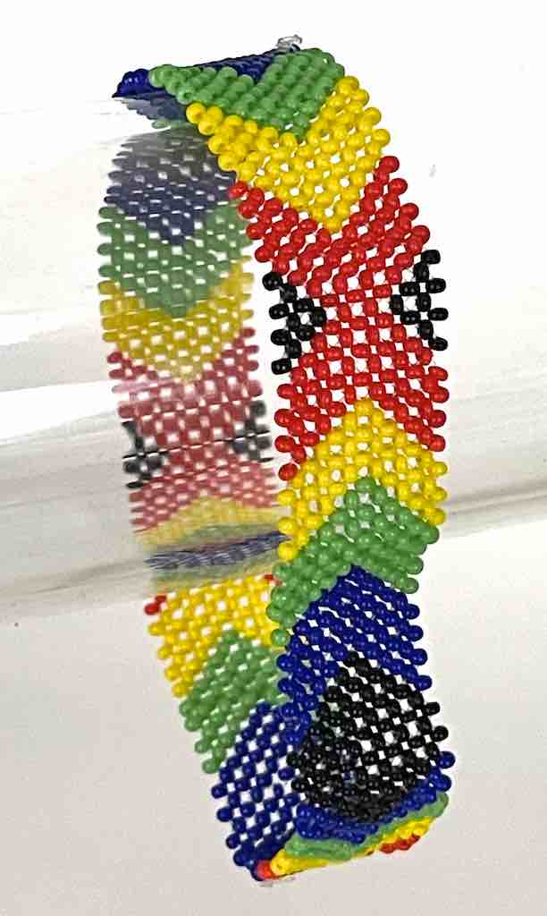 Very small bead woven geometric design beaded bracelet - Togo — Niger Bend